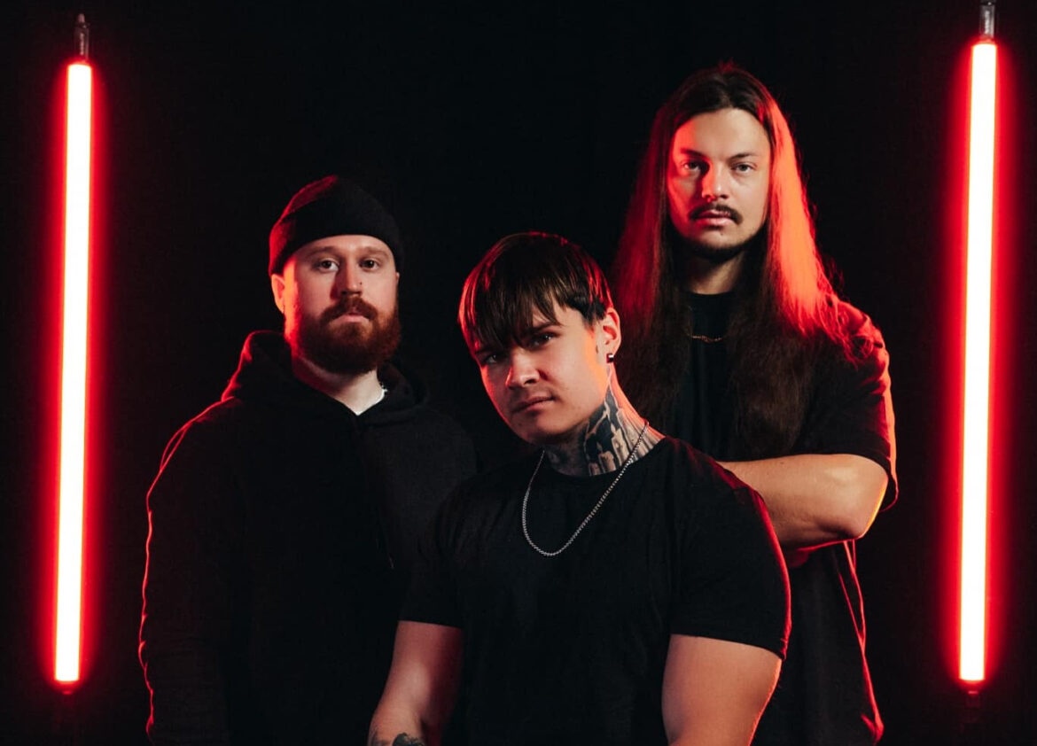 ENEMIES EVERYWHERE – Itt a deathcore-os metalcore trió negyedik ...